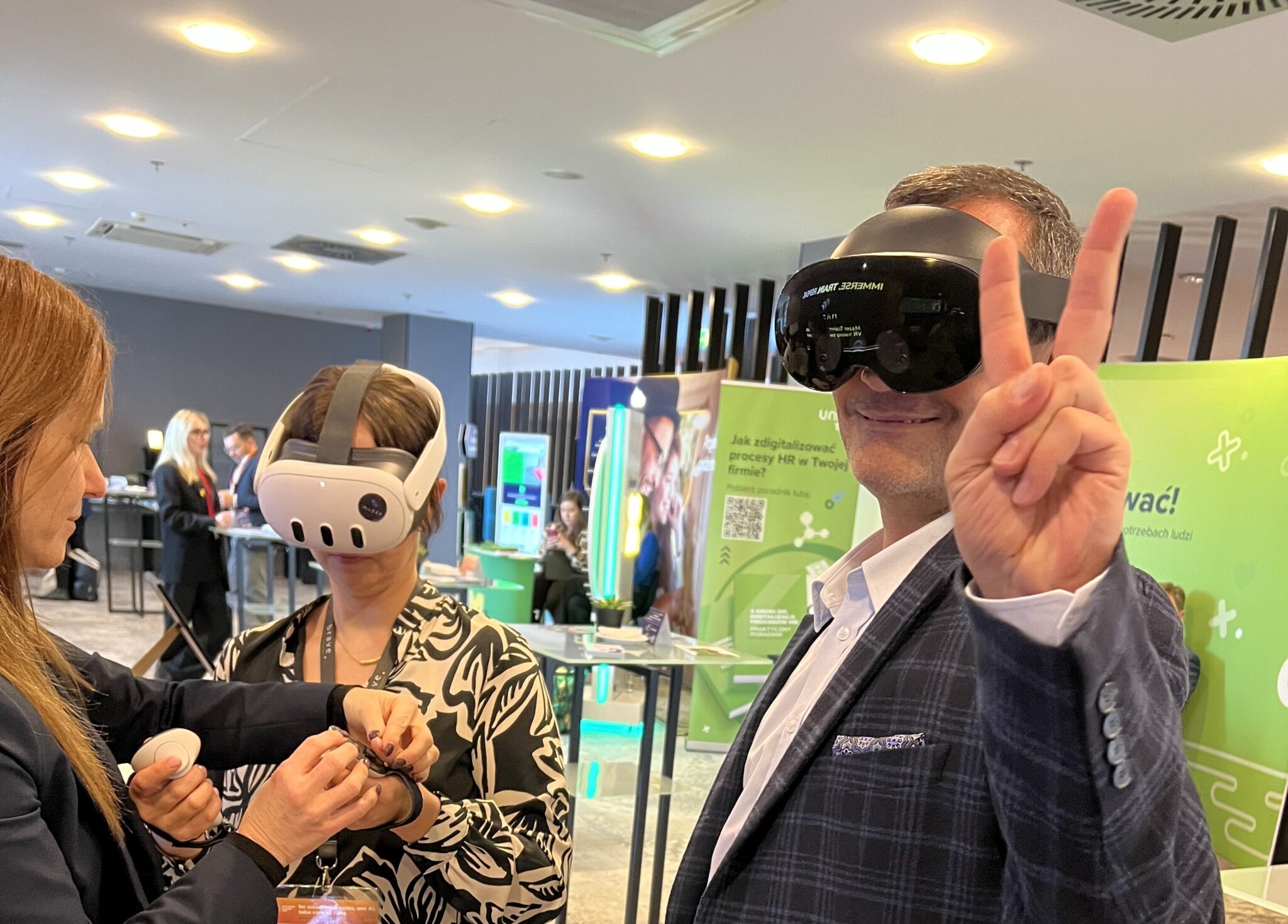 VR tracking: what it is and how it works - Mazerspace